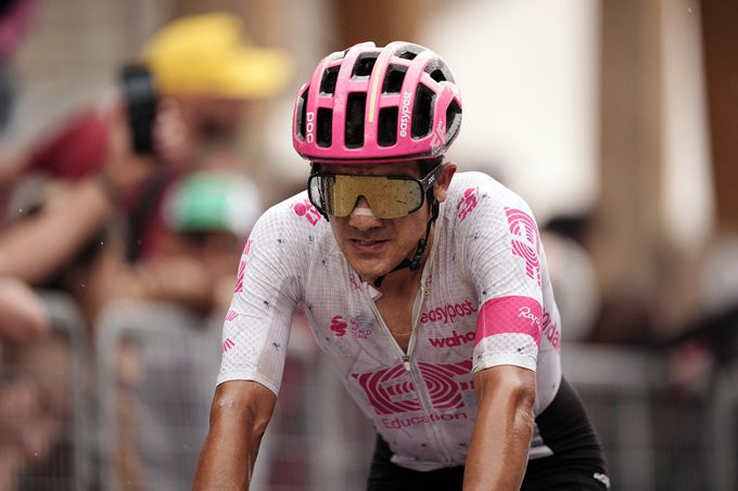 Richard Carapaz volta a criticar Isaac del Toro após polêmica no Giro d ...