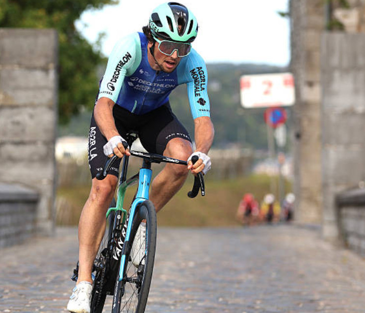 Francês da Decathlon AG2R causa polêmica durante o GP da Valônia ...