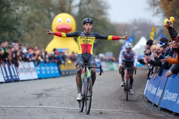Thibau Nys vence o Troféu X2O Badkamers após duelo com Cameron Mason ...
