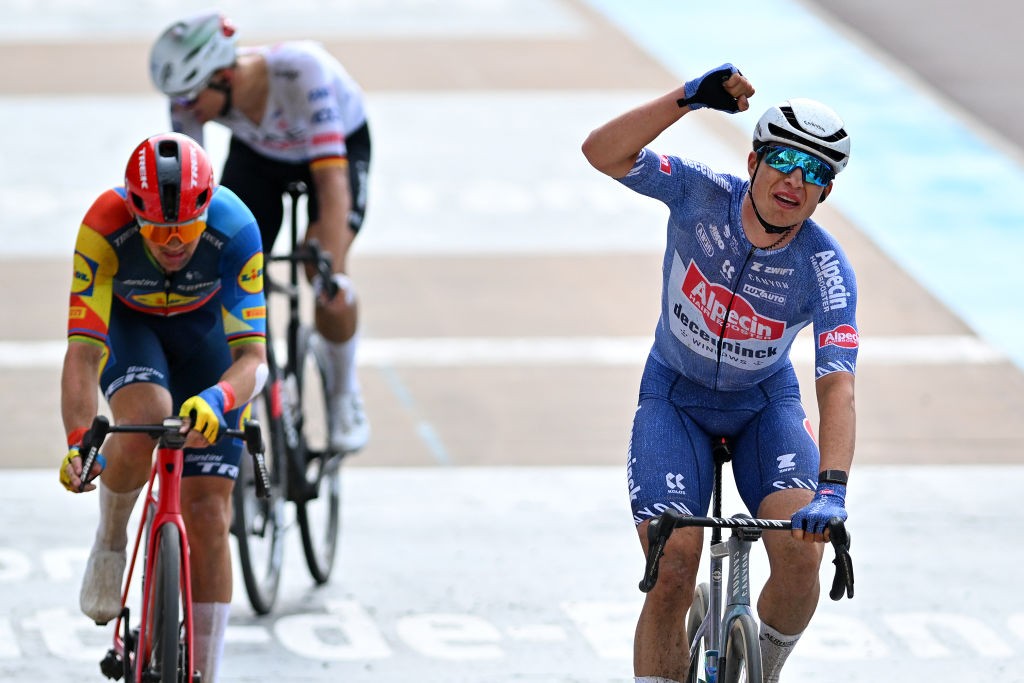 "Eu vivo pela Paris-Roubaix" Jasper Philipsen revela paixão pelo ...