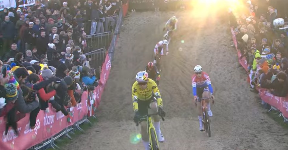 Thibau Nys vence Copa do Mundo após duelo eletrizante, Wout van Aert 6º ...