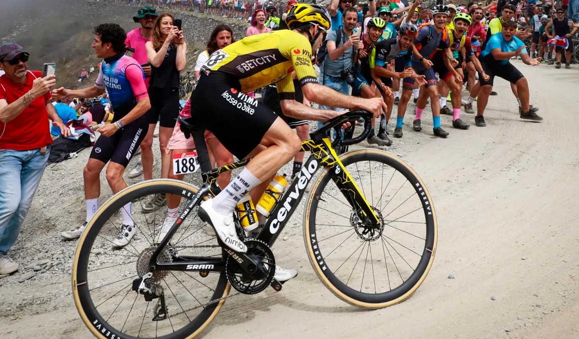 Bomba! Simon Yates, Campeão do Giro d'Italia 2025 anuncia aposentadoria ...