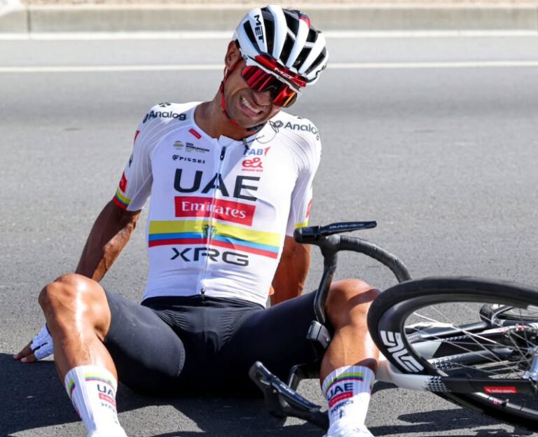 Ciclista da UAE Emirates tem diversas fraturas confirmadas após grave ...