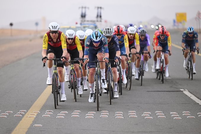 Jonathan Milan vence 1ª etapa do AlUla Tour e é líder, capitão da UAE ...