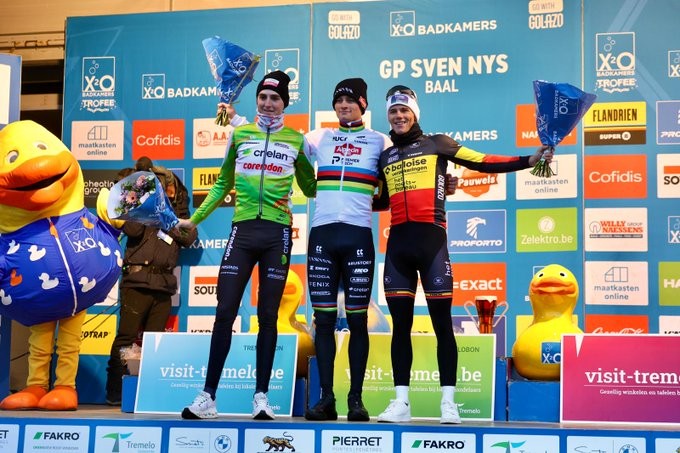 Mathieu van der Poel inicia ano com vitória, holandês supera queda e ...