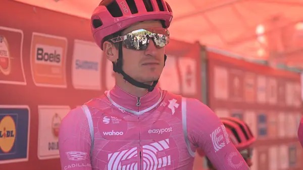 Ciclista do WorldTour está na UTI após sofrer grave queda, equipe ...